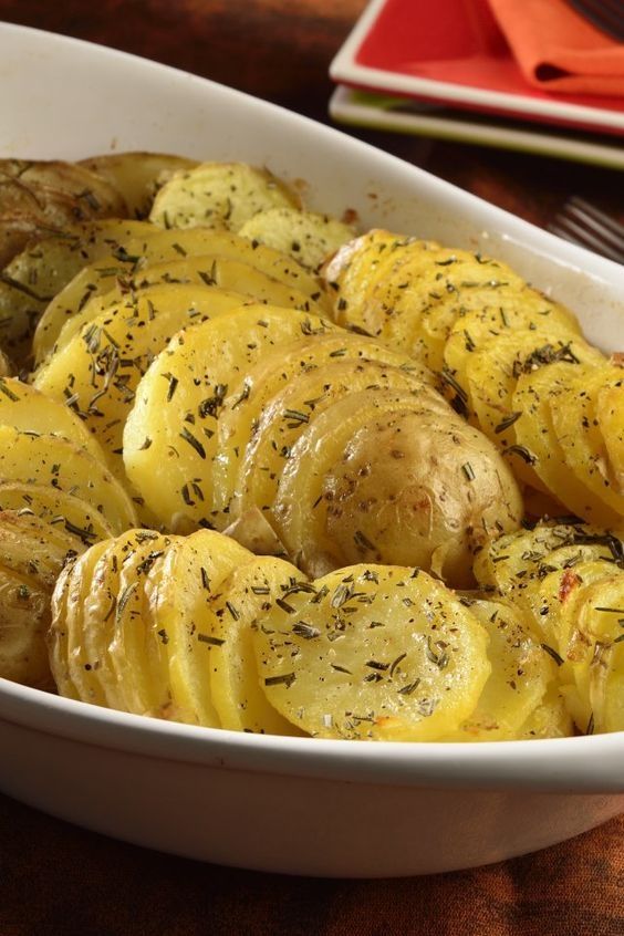 Súper fácil: Prepara unas suaves papas al romero ¡en 3 pasos!