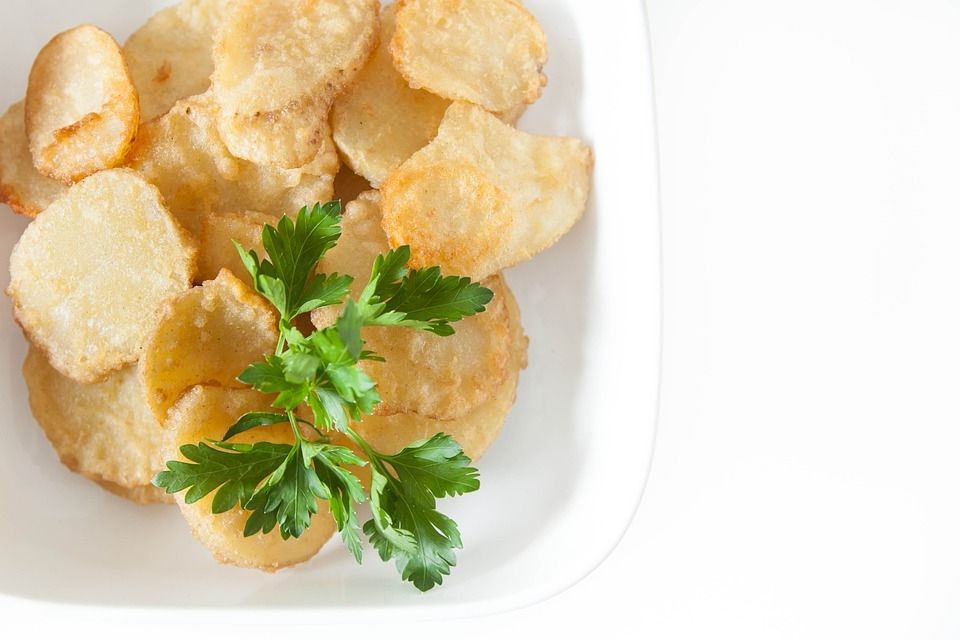 Descubre cómo preparar los mejores chips de patatas gratinadas