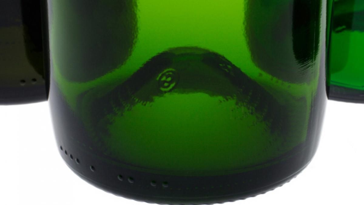 Hay botellas de vino que tienen la base hundida: te explicamos por qué