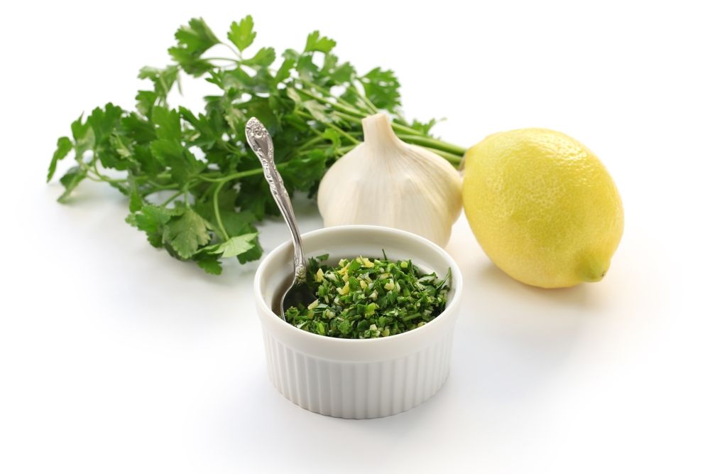 Prepara una salsa gremolata a base de perejil en simples pasos