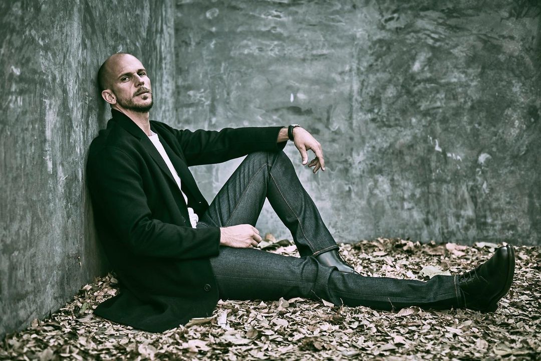 A 10 años del estreno de Vikingos, así luce el actor que dio vida a Floki