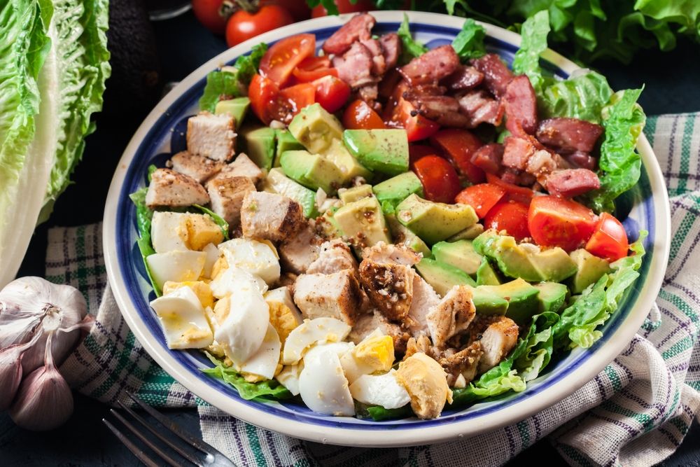 Disfruta esta receta de ensalada cobb en pocos minutos y super simple