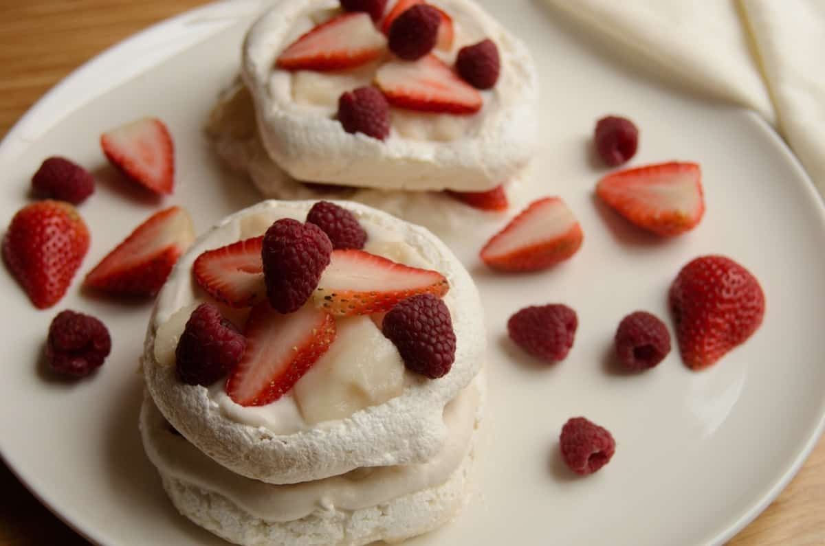 Merengón colombiano, un postre cautivante y delicioso, que consta de ...