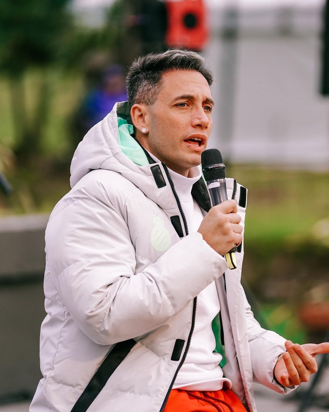 Conoce todo sobre Momo Benavides y su increíble grado de estudios