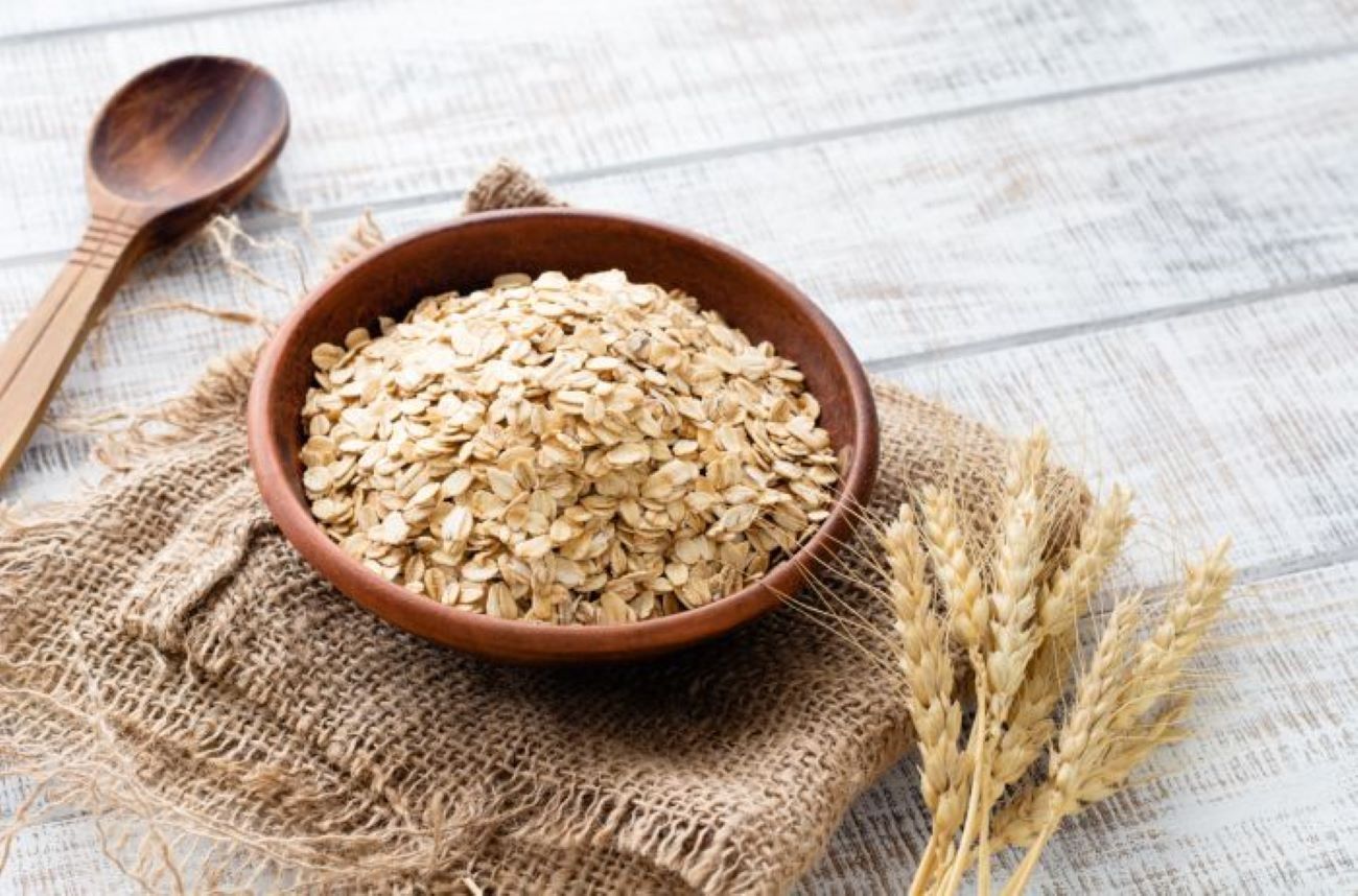 ¿Se puede consumir avena cruda?
