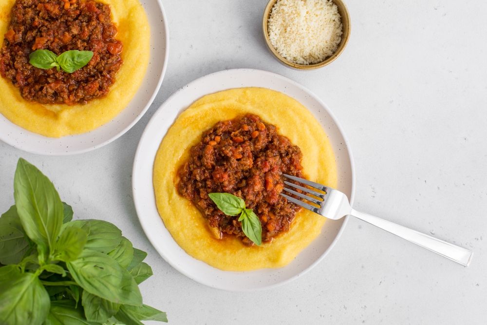 Cómo hacer polenta con salsa de ragú: un plato tradiciocional