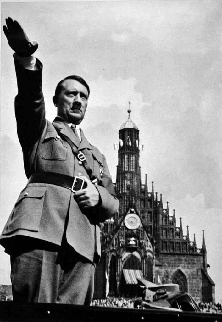 Hitler estaba destrozado, su rostro era una máscara de miedo y ...