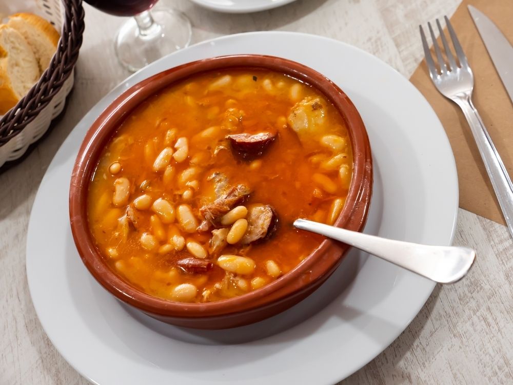 Receta de porotos con chorizo: el clásico guiso argentino paso a paso