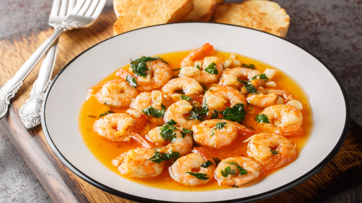 Fáciles y sofisticados: camarones al ajillo, una delicia mediterránea
