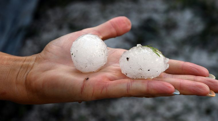 Defensa Civil emitió una alerta por tormentas con granizo