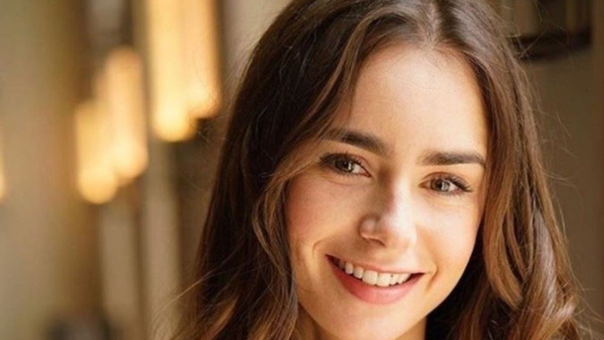 Las razones por las que la protagonista de “Emily en Paris” recorre la ...