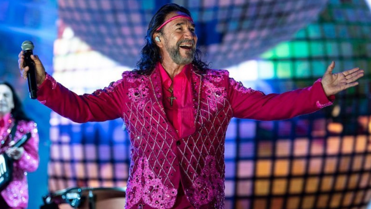 Marco Antonio Solís aceptaría una colaboración con Bad Bunny y los fans ...