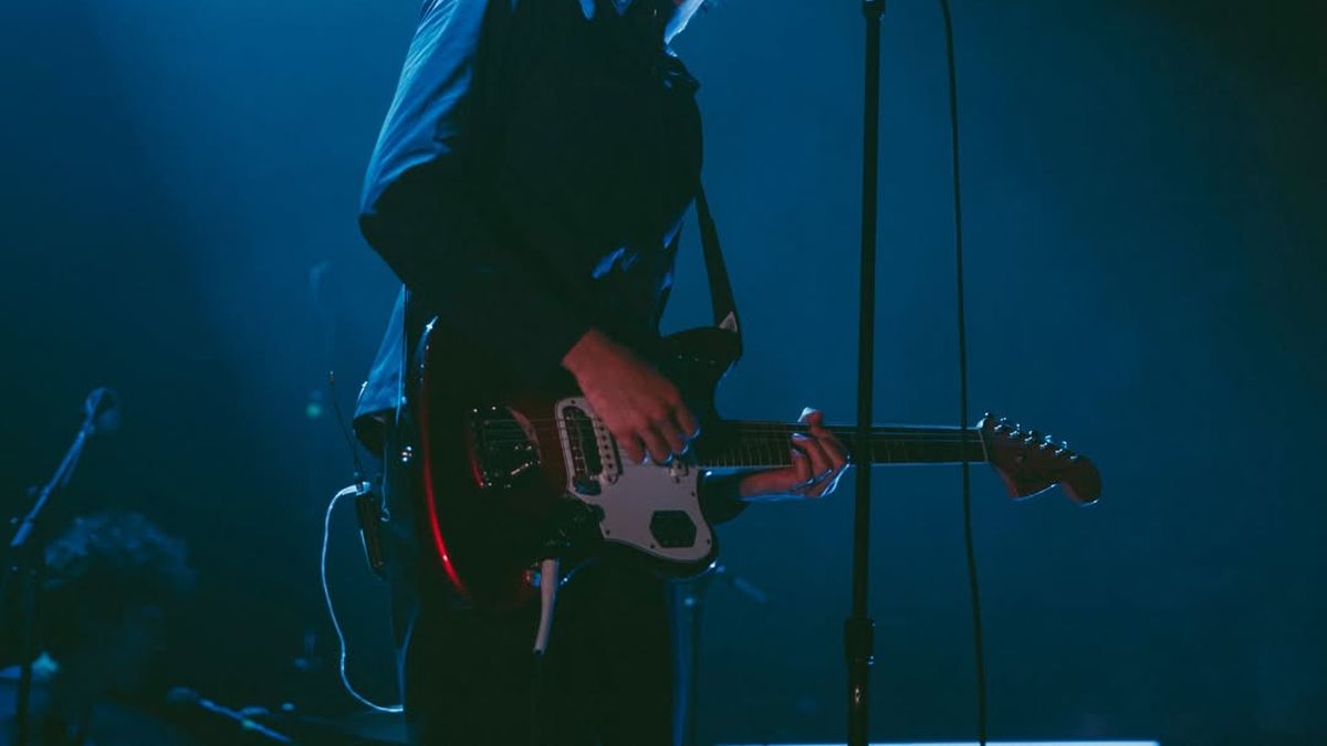 El hijo de Chris Martin da un salto a la música con un toque indie único