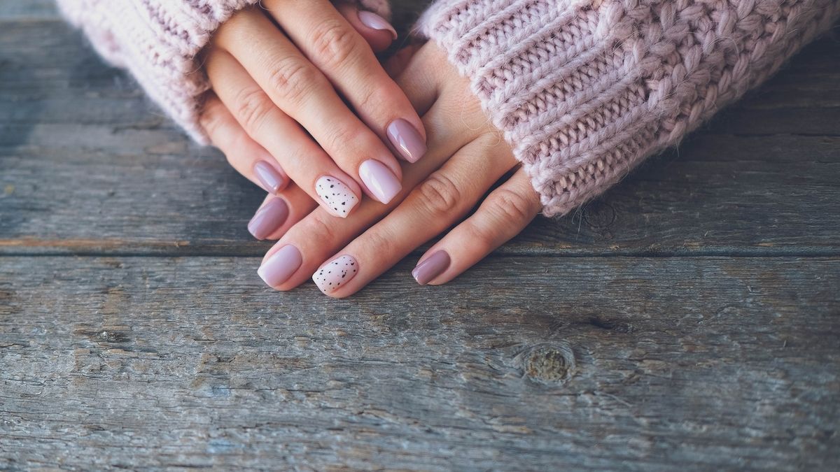 ¿Miedos ocultos? El significado de soñar que se te caen las uñas