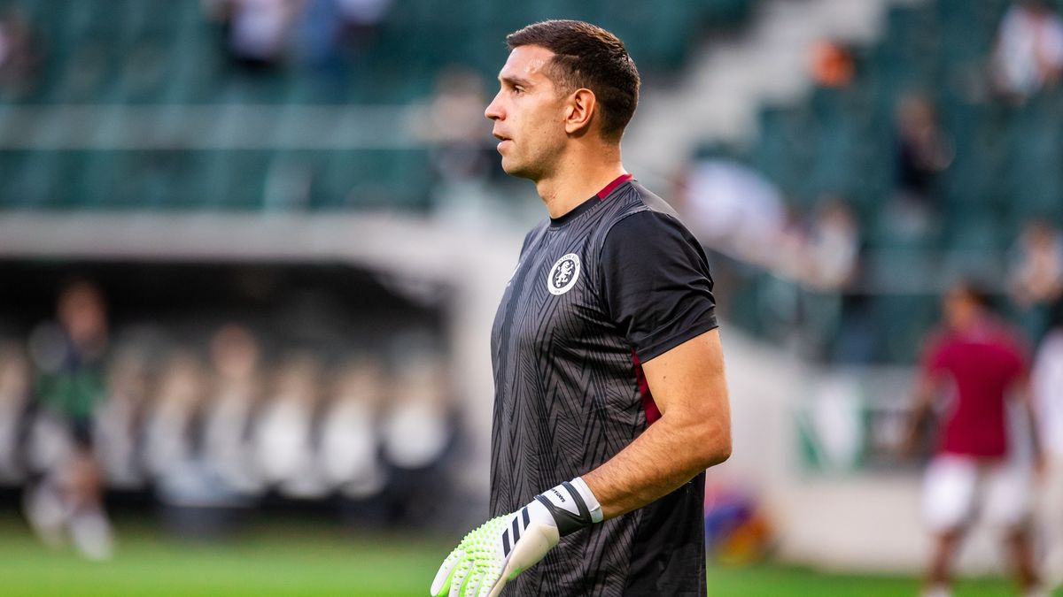 El Dibu Martínez fue figura en el empate sin goles del Aston Villa ante el Everton