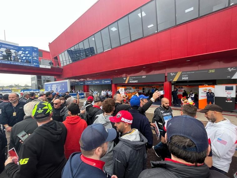 Cómo es la exclusiva caminata por boxes antes de las carreras en el MotoGP