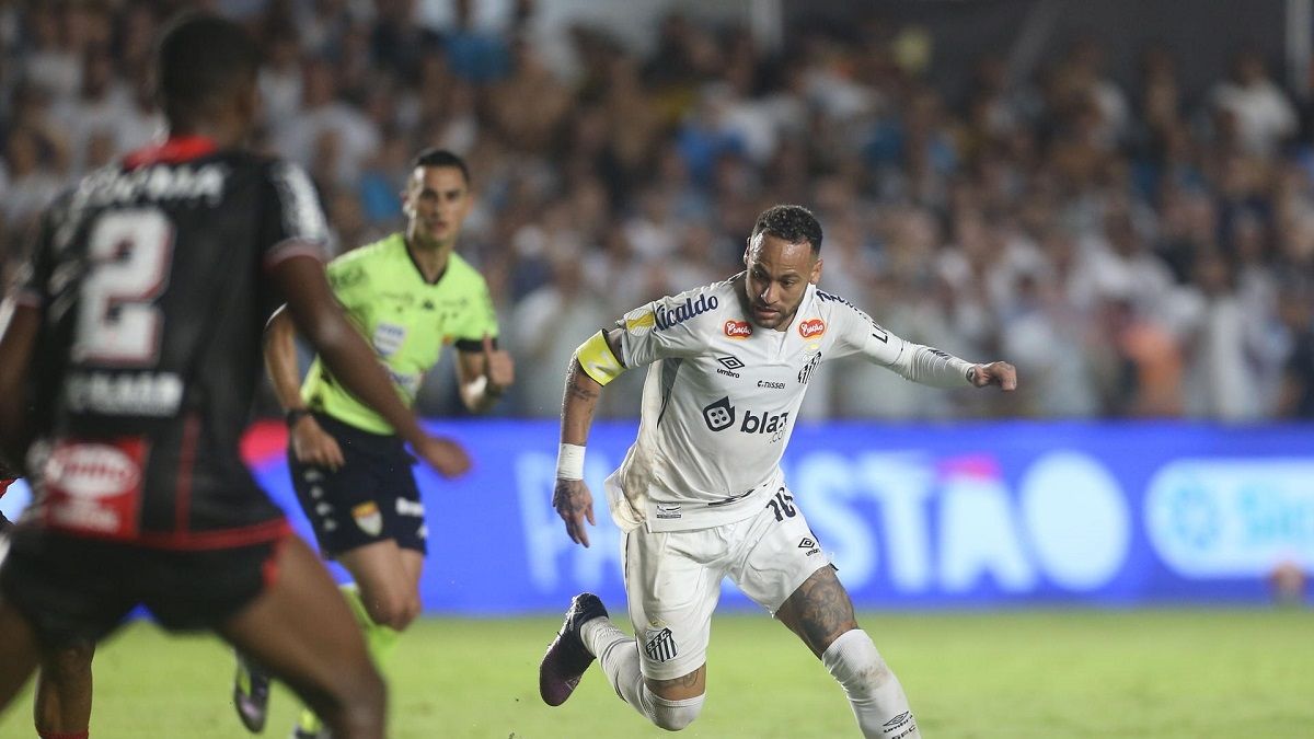 La accidentada primera pelota que tocó Neymar en su vuelta al Santos y una gran jugada con su sello