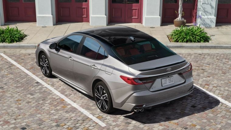 Toyota Camry 2025: ¿cuál es el precio del sedán más importante de la marca?