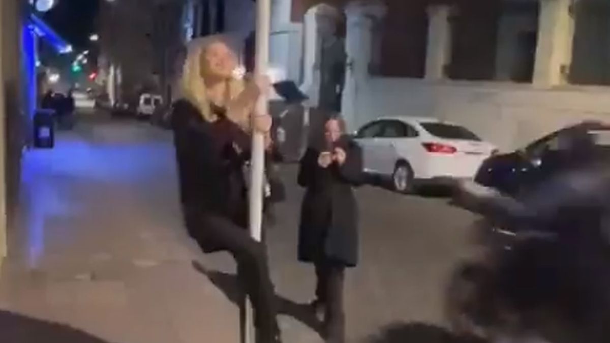 Se filmaban en San Telmo, les robaron el celular y el video se volvió viral