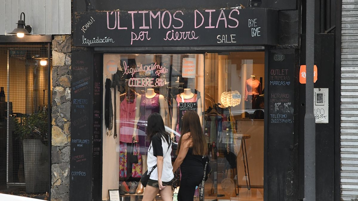 La Ciudad de Mendoza lanzó un outlet con grandes descuentos en ropa y ...
