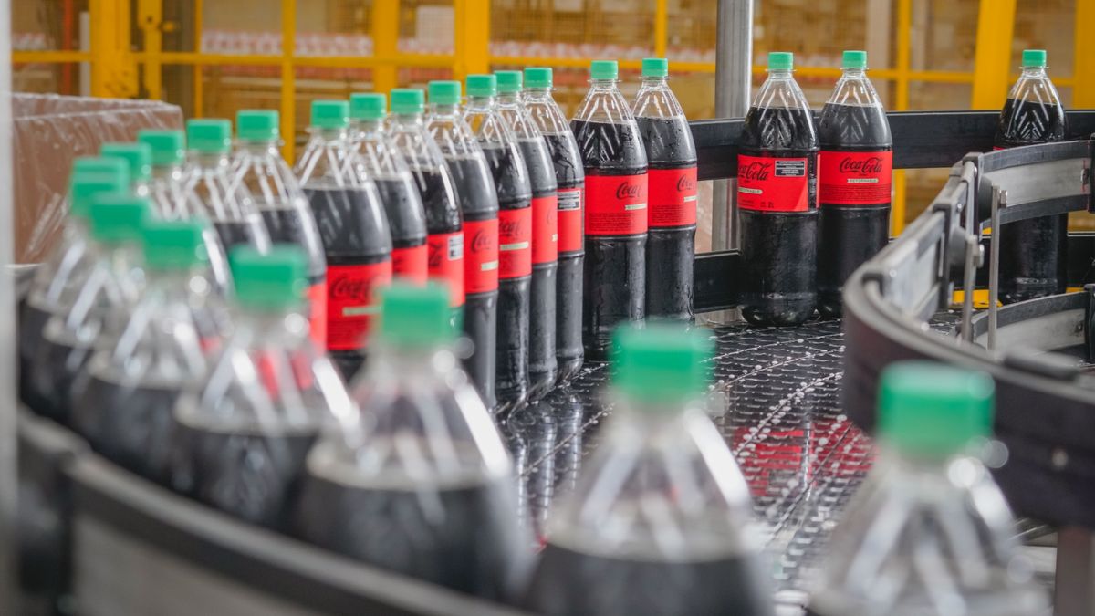 Embotelladora de Coca Cola lanza nueva línea de producción de envases