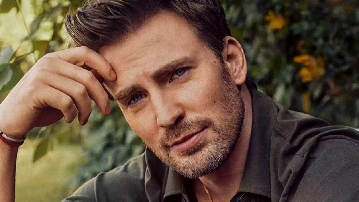 Chris Evans oficializa su relación y comparte unas románticas fotos con ...
