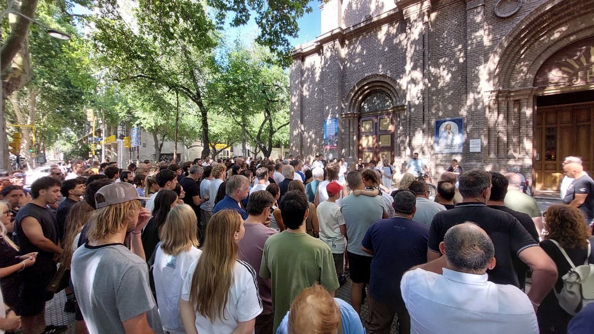 Cientos de mendocinos se reunieron para pedir por la salud de Juan Cruz ...