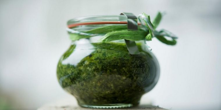 Súper fácil: aprende a preparar pesto de perejil, albahaca y nuez en un ...