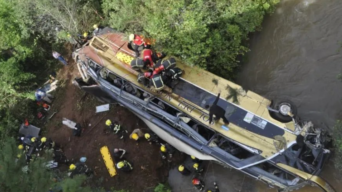 El fuerte relato chofer del micro que volcó en Misiones: Me pegó de ...