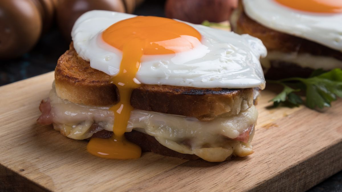 La receta de croque madame que conquista con su toque francés y huevo ...