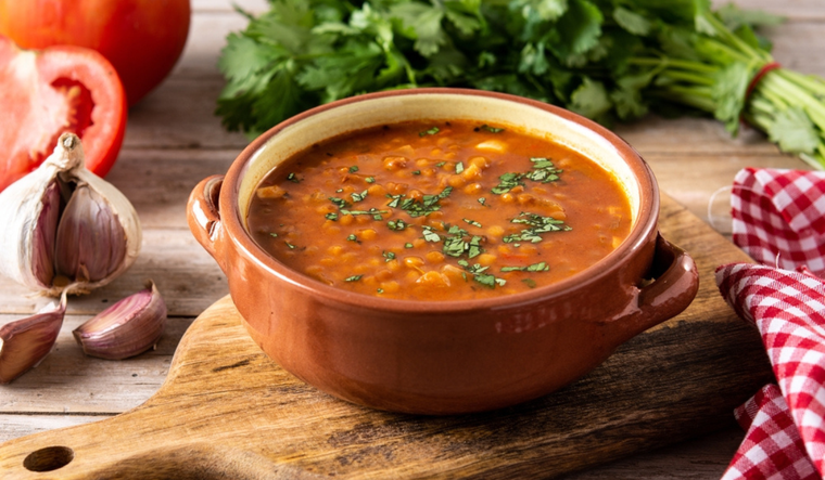 Cómo hacer sopa roja de lentejas: paso a paso