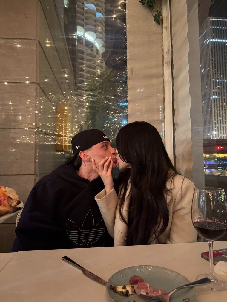 Peso Pluma enamorado: sorprende con fotos que nadie esperaba