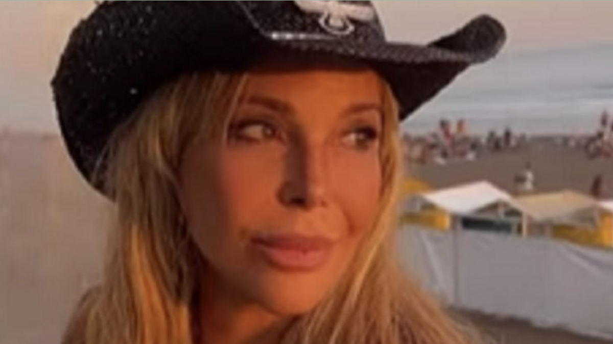 Graciela Alfano demuestra que la edad no pasa para ella y deslumbra con una microbikini