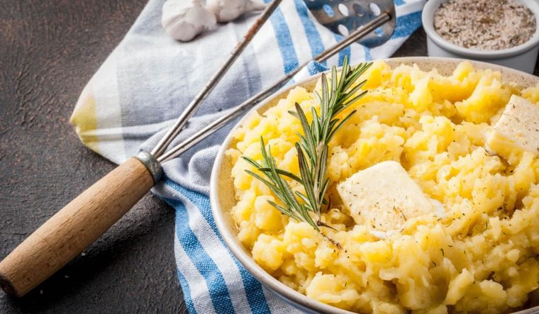 Puré de patatas con ajo y romero: fácil, rápido y delicioso