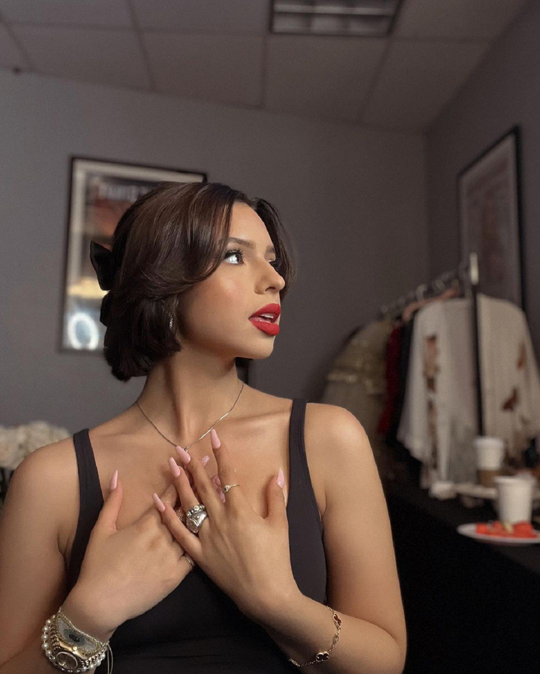 Ángela Aguilar presume su belleza y se roba todas las miradas