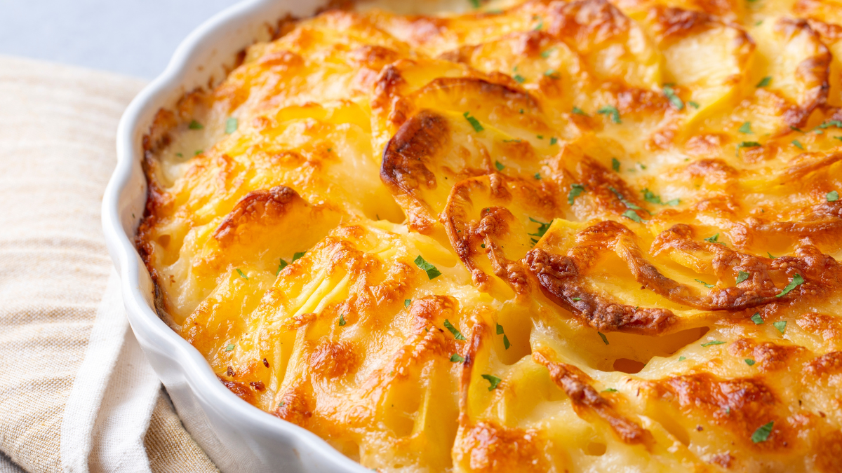 La receta perfecta de papas gratinadas con crema, lista en minutos