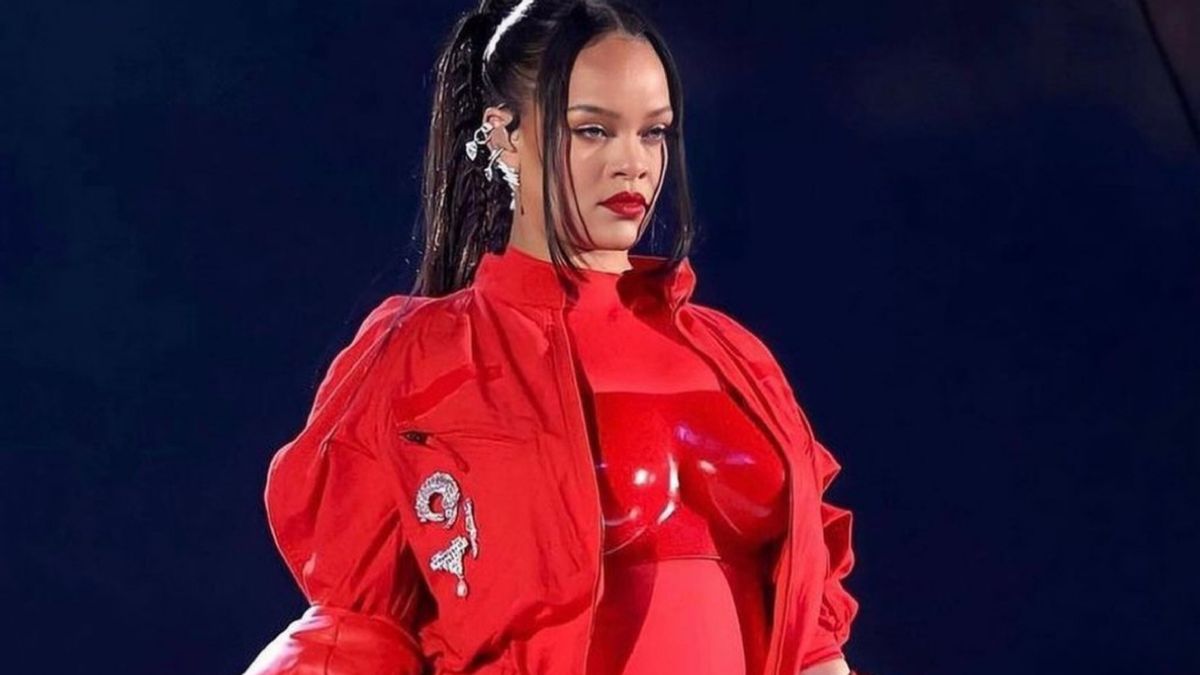 Rihanna compartió en sociedad las primeras imágenes de su primer bebé a ...