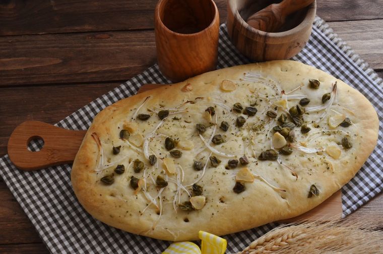 A la italiana: riquísima focaccia de ajo y perejil ¡en simples pasos!