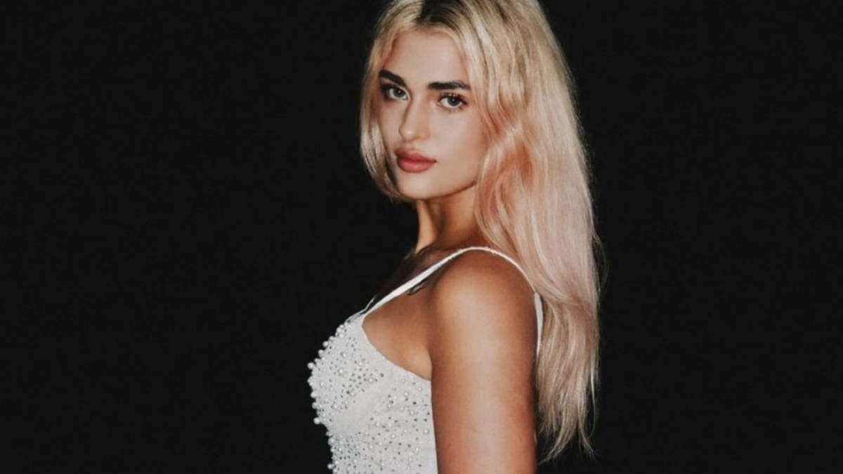 Con microbikini y top tejido, Marta Fort disfruta de sus vacaciones en ...