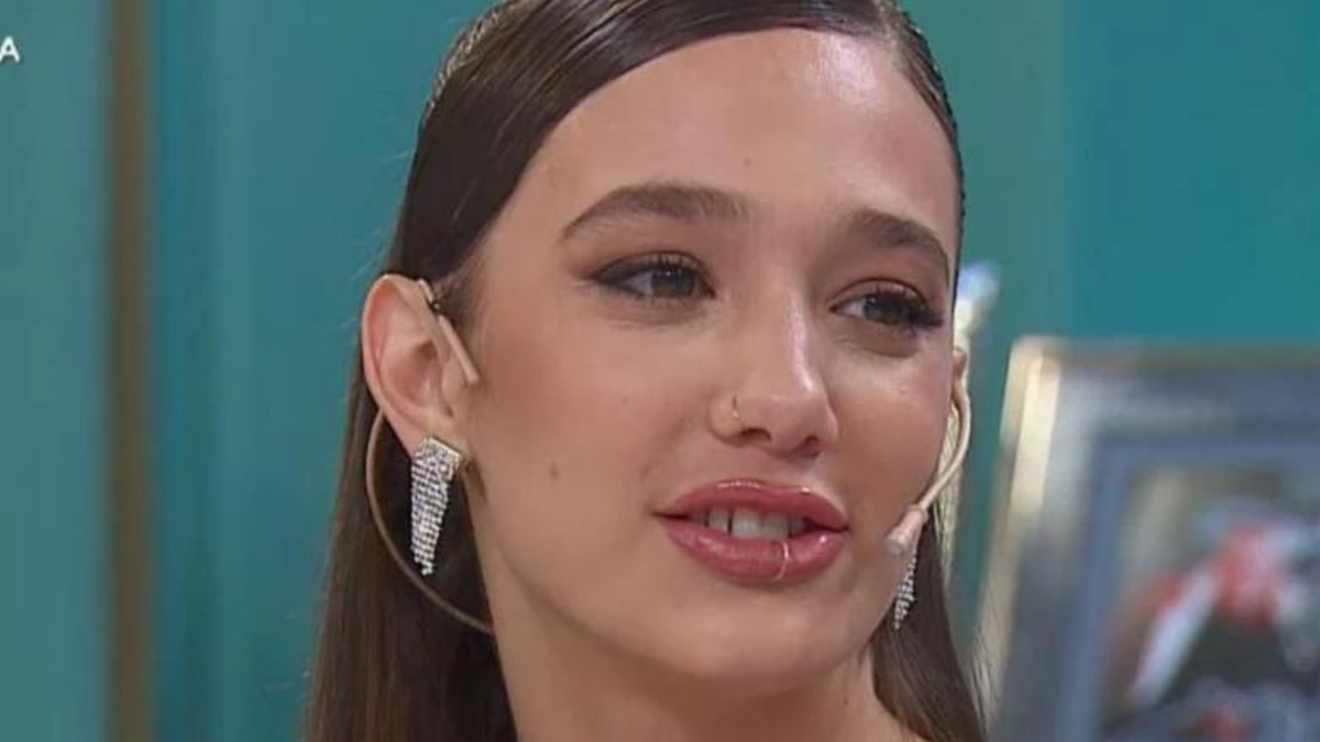 El percance en el vestido de Ángela Torres que la sacó de la mesa de ...