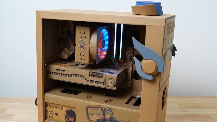 Construyeron una PC de cartón y el resultado se hizo viral