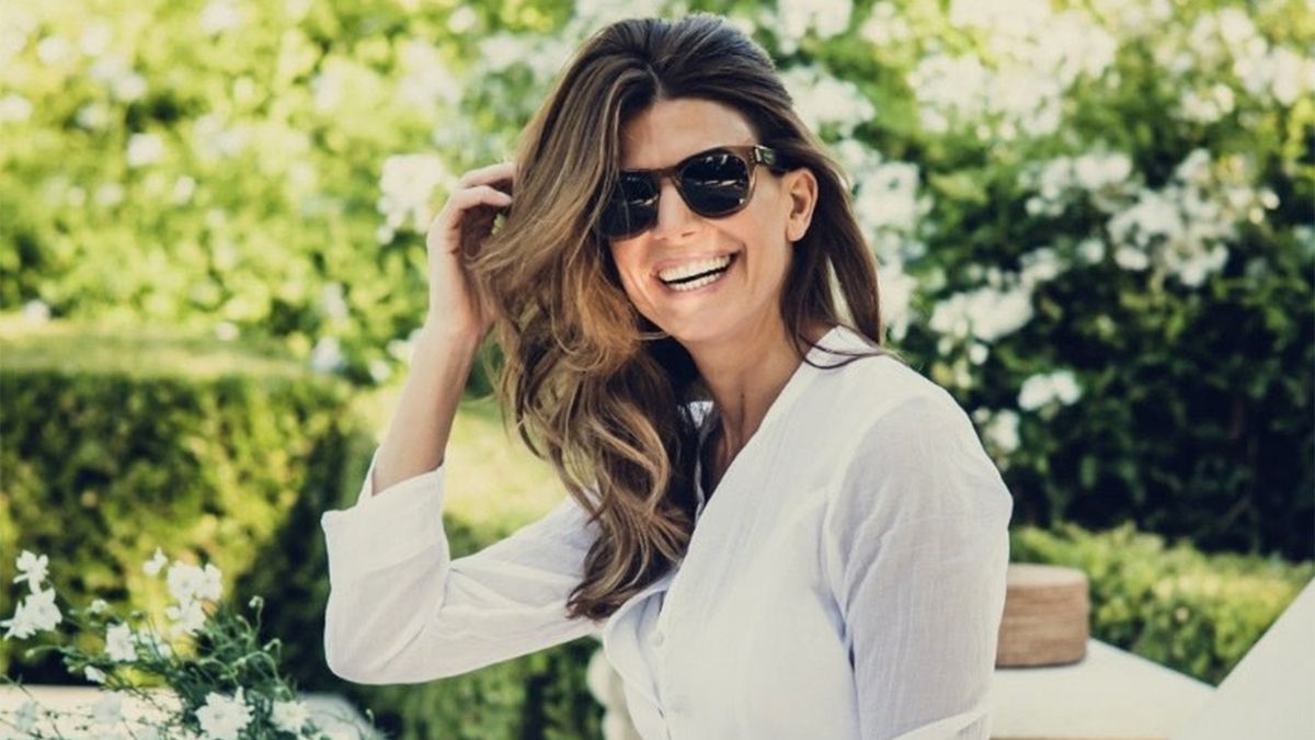 Juliana Awada muestra un look de oficina con jean puede ser súper chic