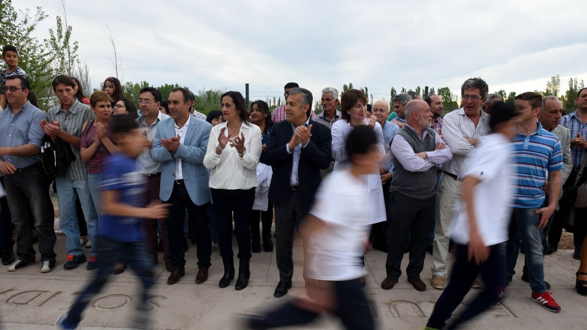 En Santa Rosa, Cornejo anunció más fondos para docentes