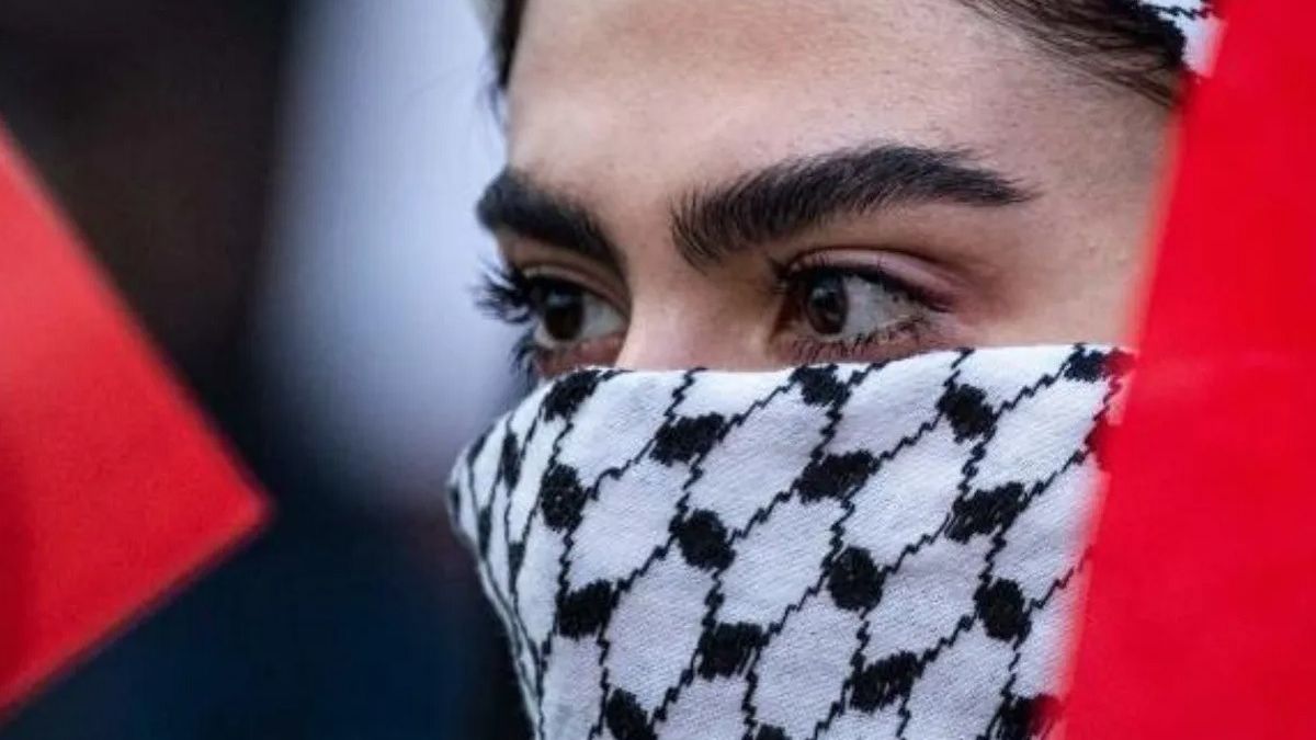 Cómo la kufiya se convirtió en una prenda tan icónica para los ...