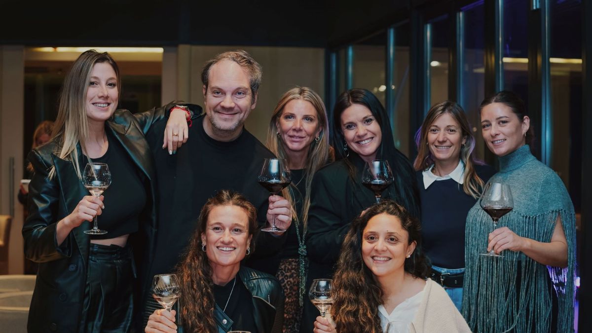 Un exclusivo festejo de periodistas e invitados especiales a puro brindis