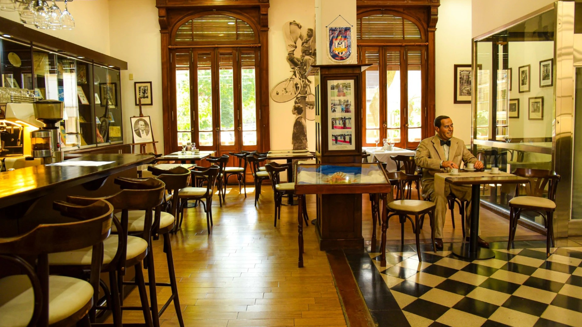 Un histórico café cerrará en Recoleta tras una medida del Gobierno