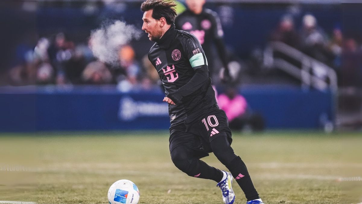 Con un golazo de Messi, Inter Miami venció a Kansas City bajo un frío ...
