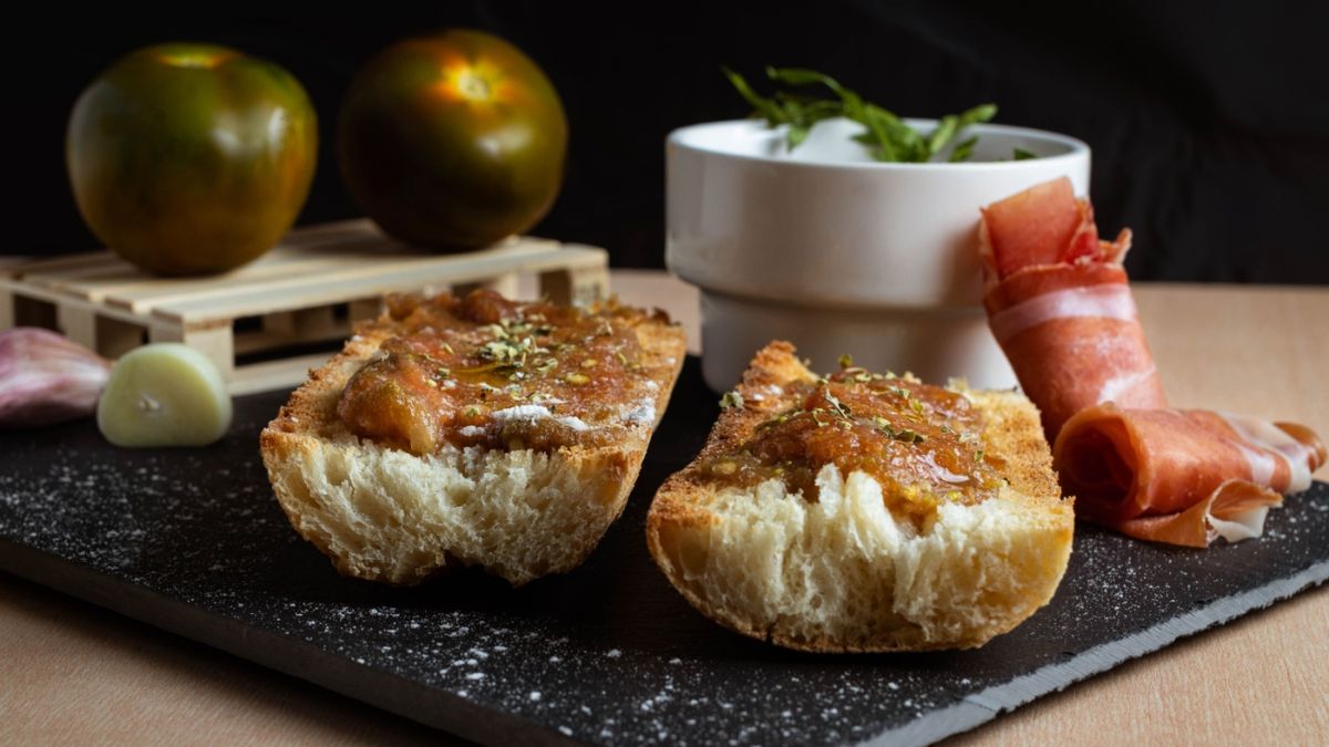 Así se prepara pan tumaca: una receta clásica de España en minutos