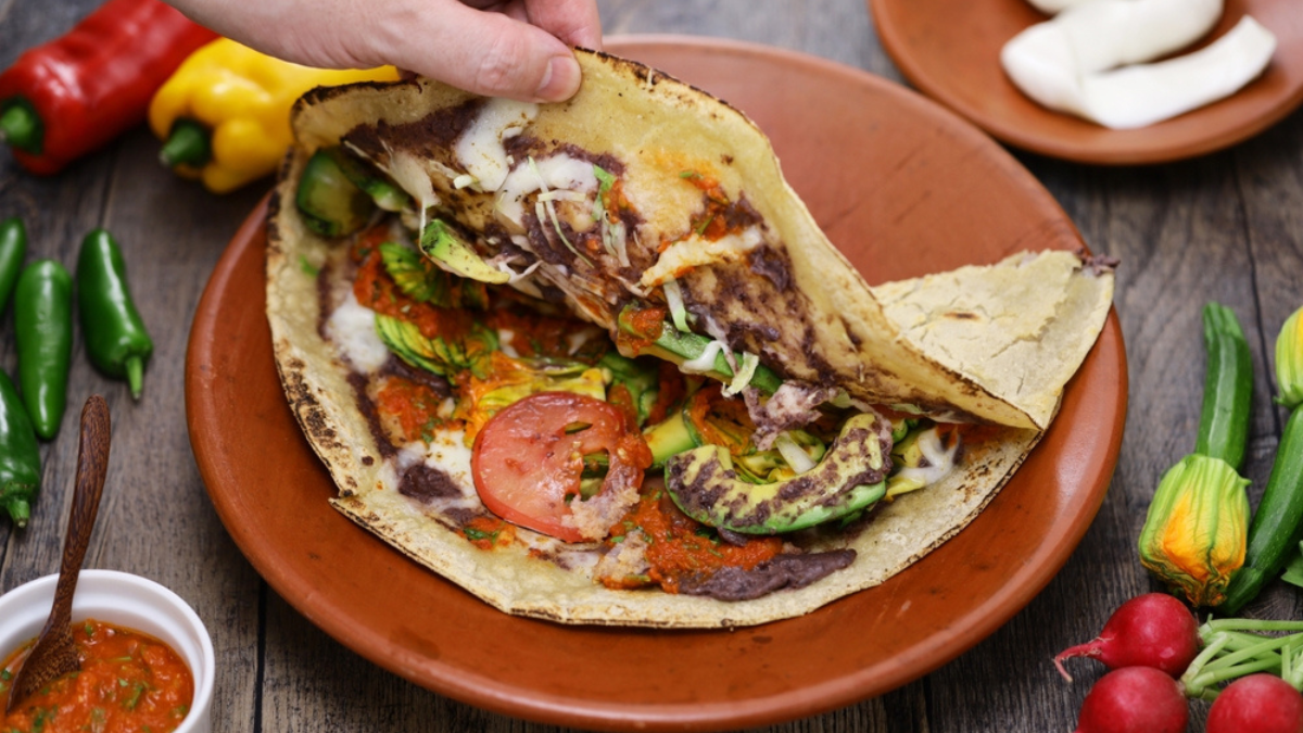 Cómo preparar tlayudas mexicanas: Pasos sencillos y sabores exquisitos
