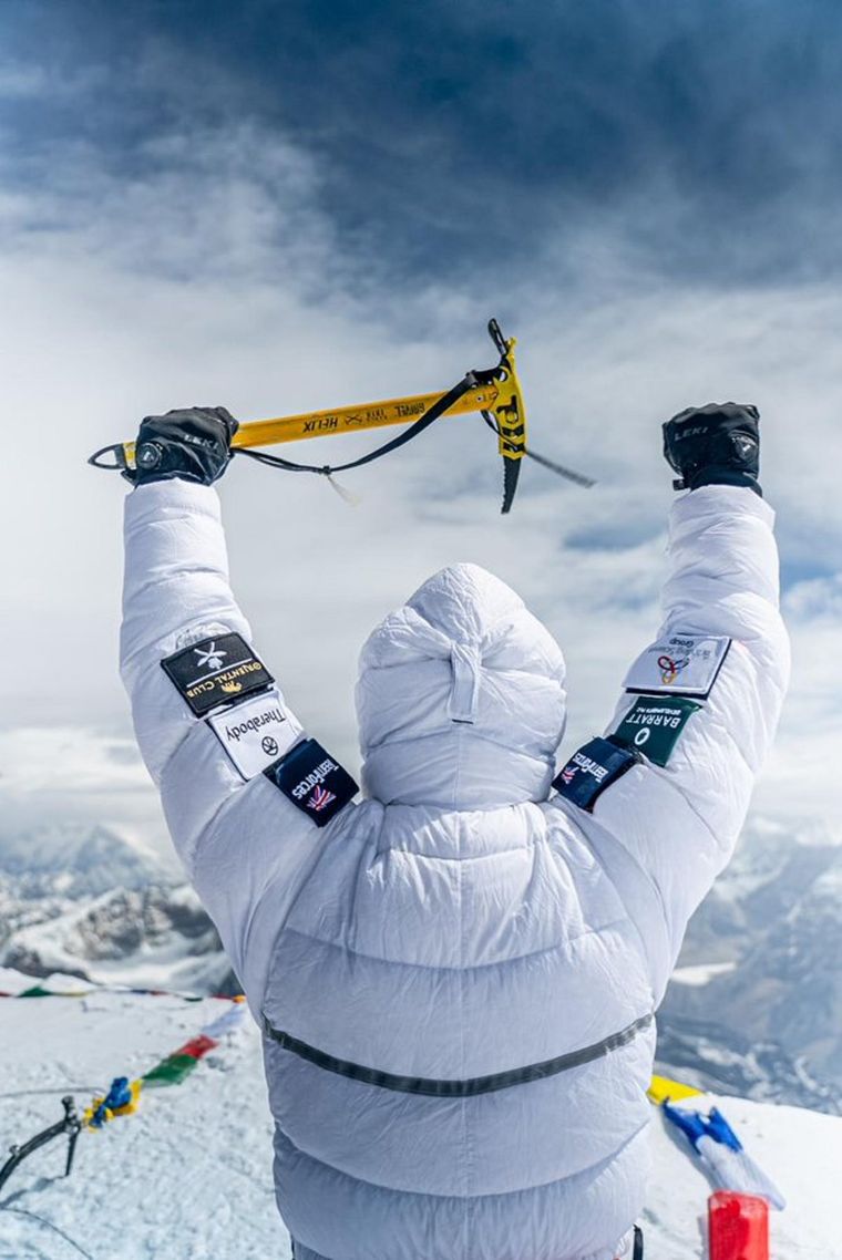 Tiene ambas piernas amputadas y logró coronar el Everest